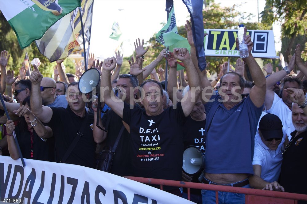 Concentración Del Sector Del Taxi A Las Puertas Del Parlamento Andaluz